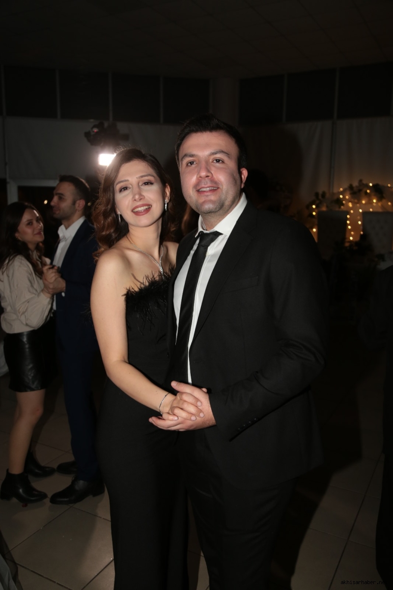 Akhisar Şehrinin Gözde Çifti Gonca Gül ve Mehmet Ali Dünya evine Girdi ...