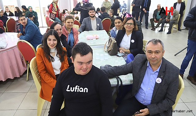 Akhisar Gölet Büyük Salon'da Engelliler Günü Şöleni - Genel - Akhisar Haber